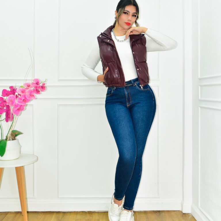 CHALECO PUFF CUELLO ALTO - Style Catalog Book